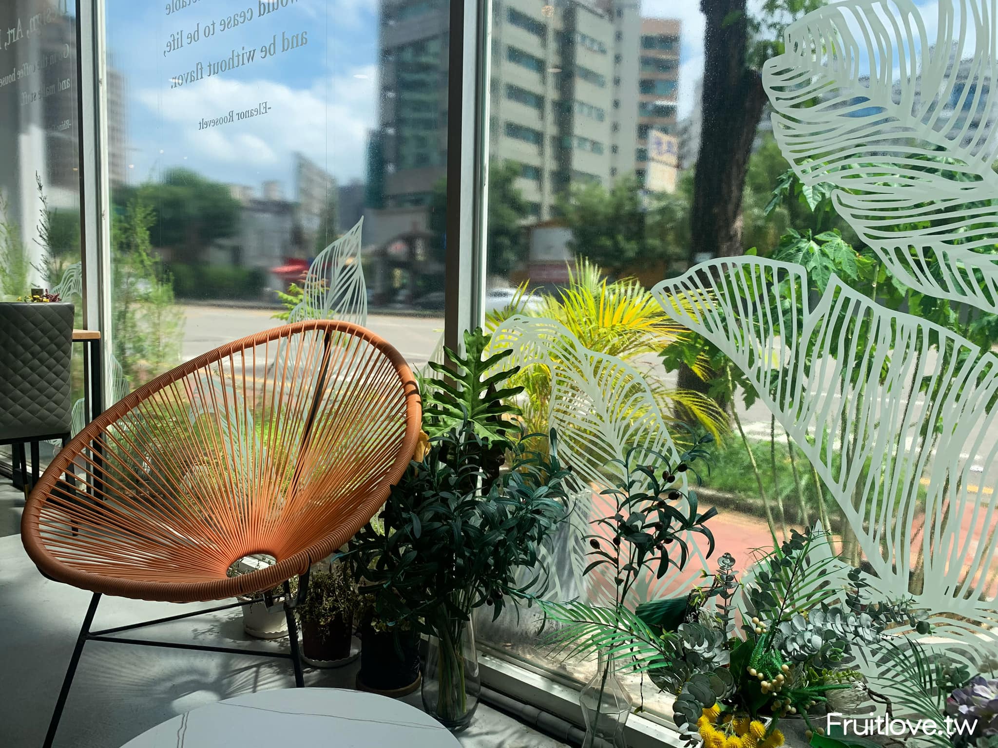 Rhino Cafe 犀牛咖啡-台中咖啡〉與室內設計結合的特色咖啡廳，內用消費不限時-台中南區美食/ 寵物友善咖啡廳 @果果愛Fruitlove