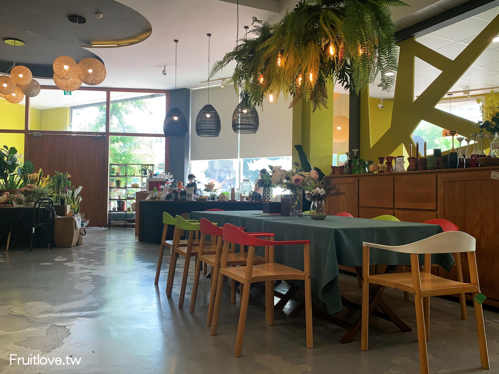 Rhino Cafe 犀牛咖啡-台中咖啡〉與室內設計結合的特色咖啡廳，內用消費不限時-台中南區美食/ 寵物友善咖啡廳 @果果愛Fruitlove