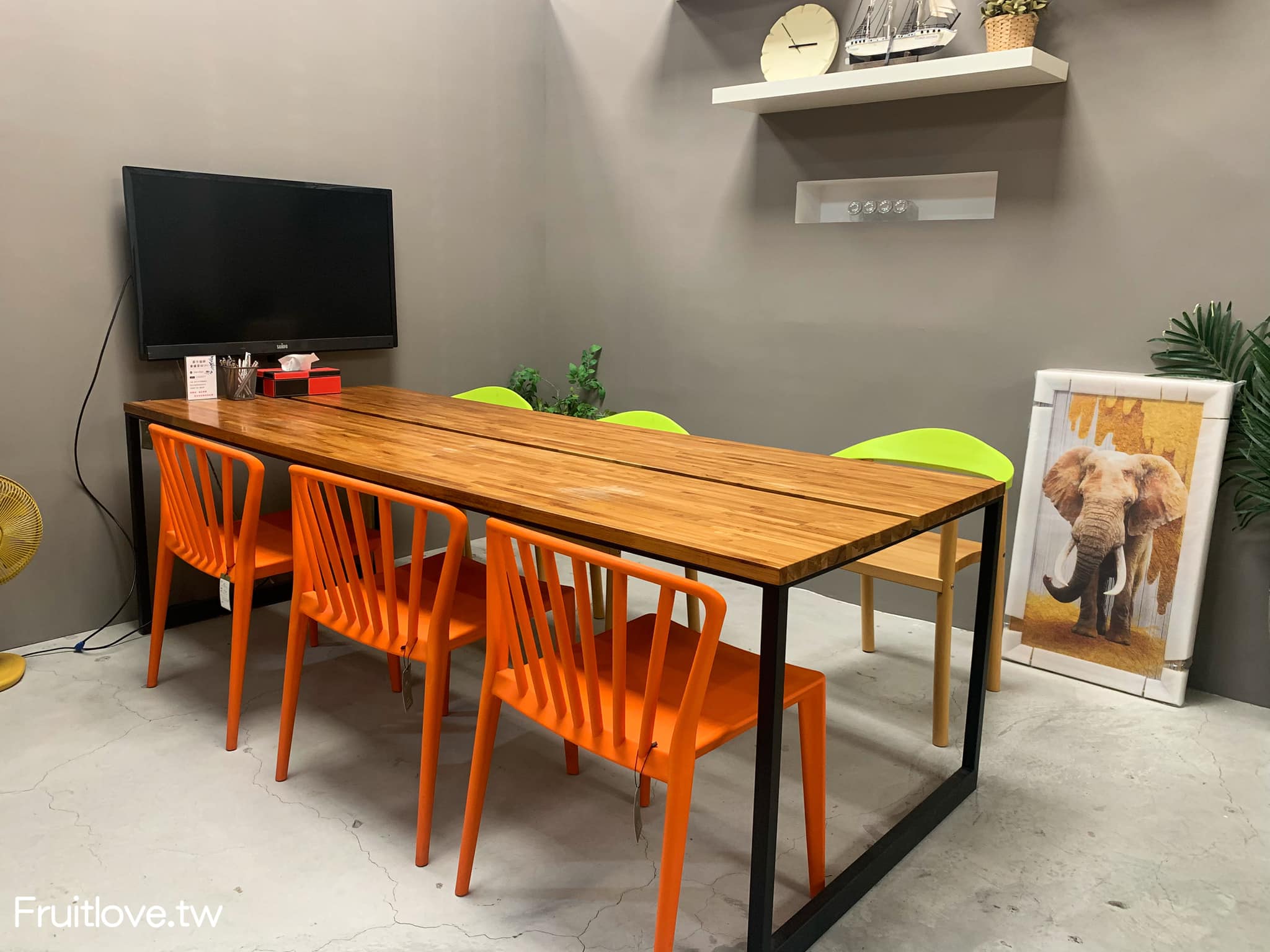 Rhino Cafe 犀牛咖啡-台中咖啡〉與室內設計結合的特色咖啡廳，內用消費不限時-台中南區美食/ 寵物友善咖啡廳 @果果愛Fruitlove