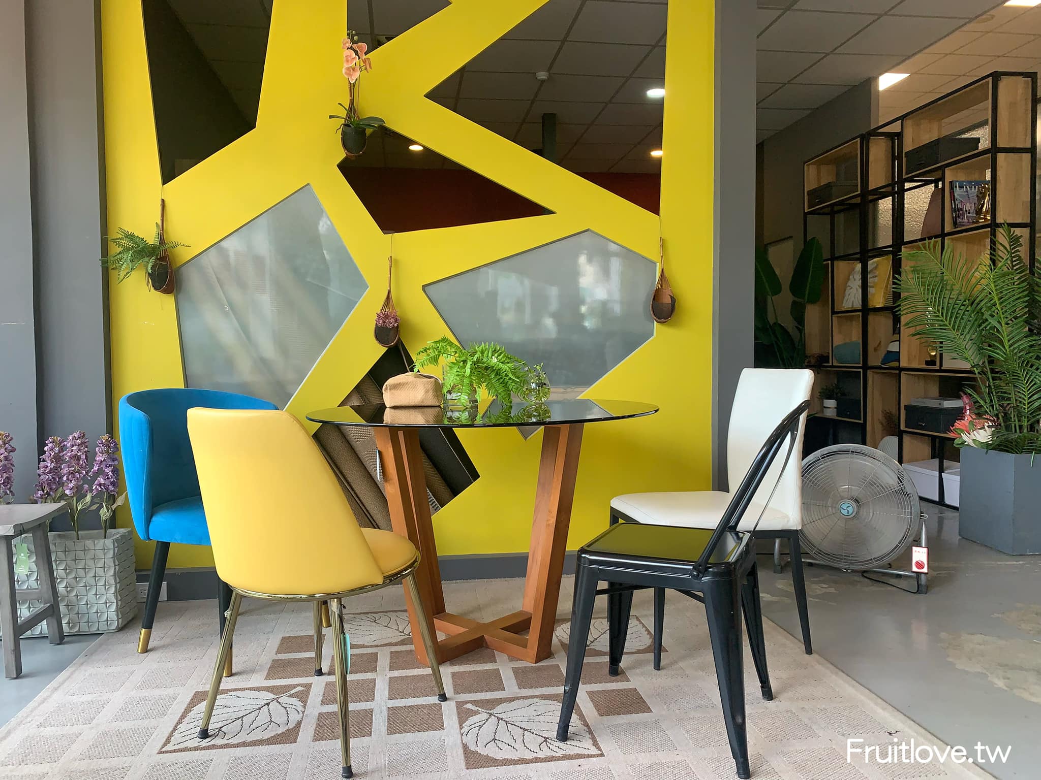 Rhino Cafe 犀牛咖啡-台中咖啡〉與室內設計結合的特色咖啡廳，內用消費不限時-台中南區美食/ 寵物友善咖啡廳 @果果愛Fruitlove