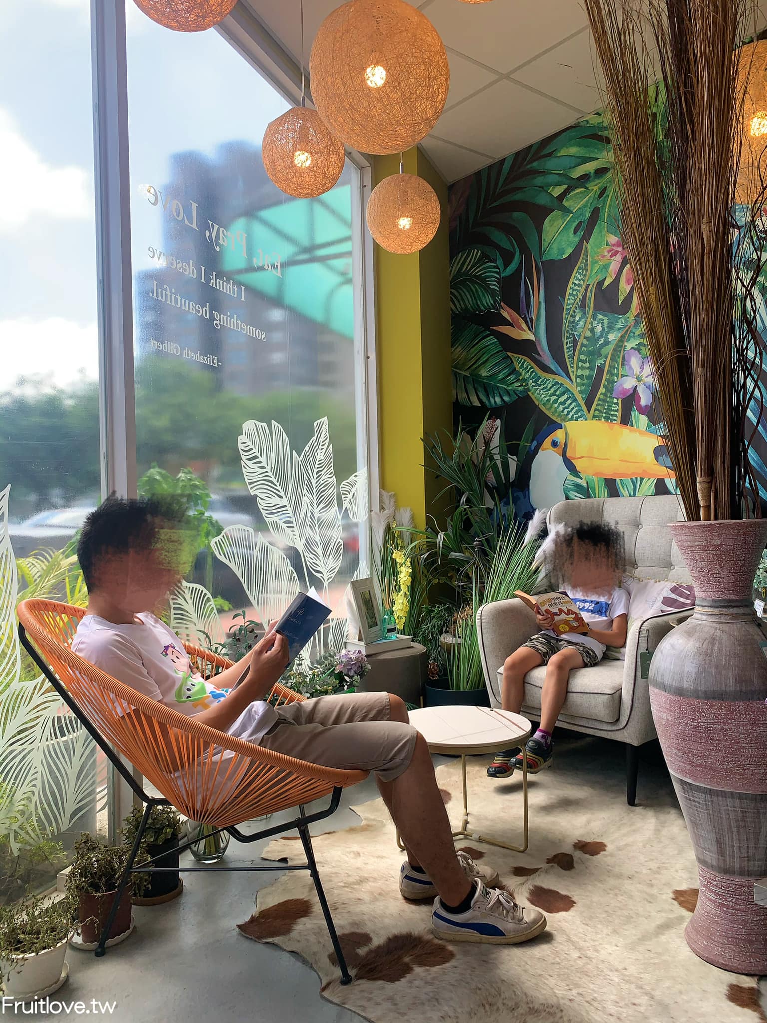 Rhino Cafe 犀牛咖啡-台中咖啡〉與室內設計結合的特色咖啡廳，內用消費不限時-台中南區美食/ 寵物友善咖啡廳 @果果愛Fruitlove