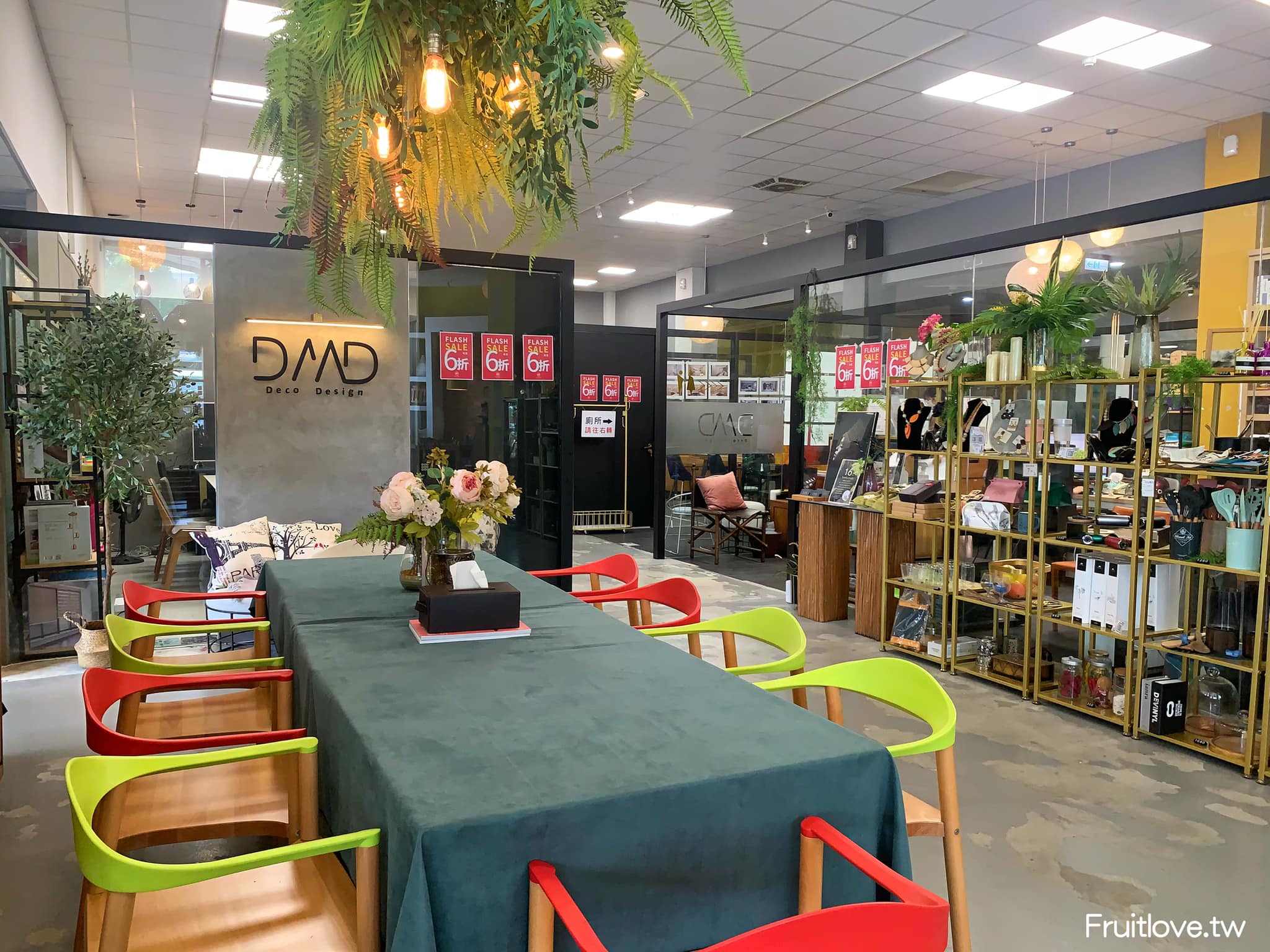 Rhino Cafe 犀牛咖啡-台中咖啡〉與室內設計結合的特色咖啡廳，內用消費不限時-台中南區美食/ 寵物友善咖啡廳 @果果愛Fruitlove