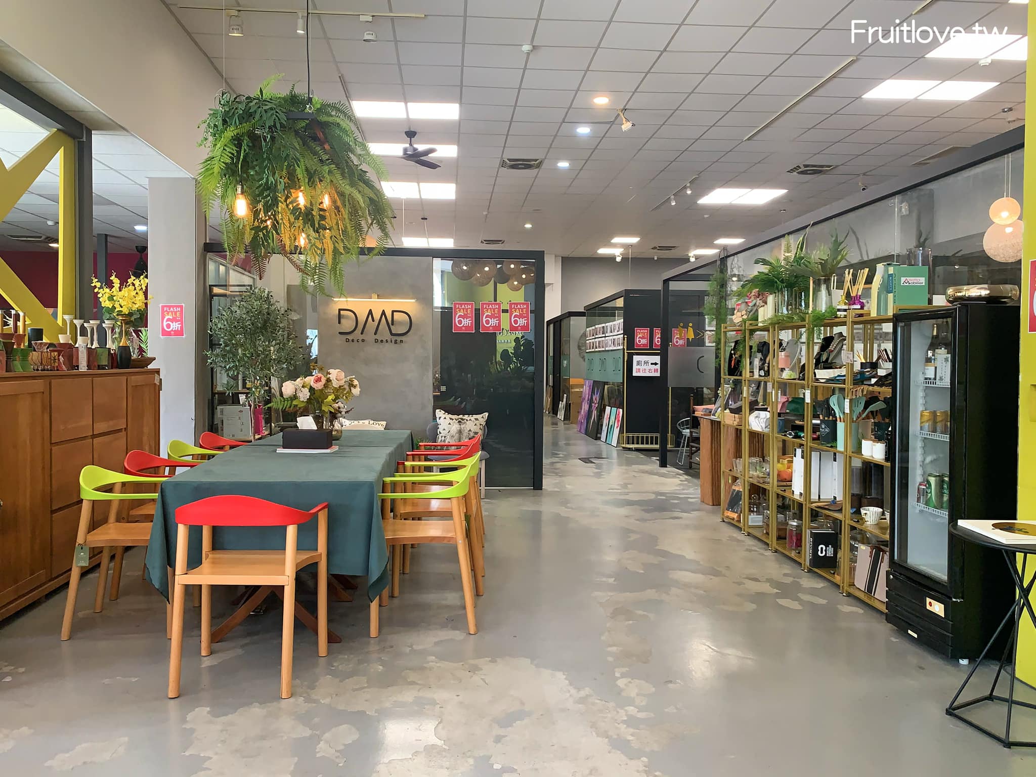Rhino Cafe 犀牛咖啡-台中咖啡〉與室內設計結合的特色咖啡廳，內用消費不限時-台中南區美食/ 寵物友善咖啡廳 @果果愛Fruitlove